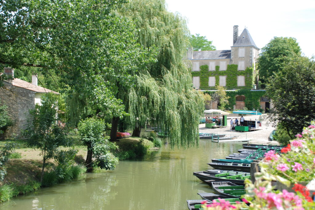 Le Marais Poitevin à Vélo : Séjour de 5 Jours pour Découvrir la Venise ...